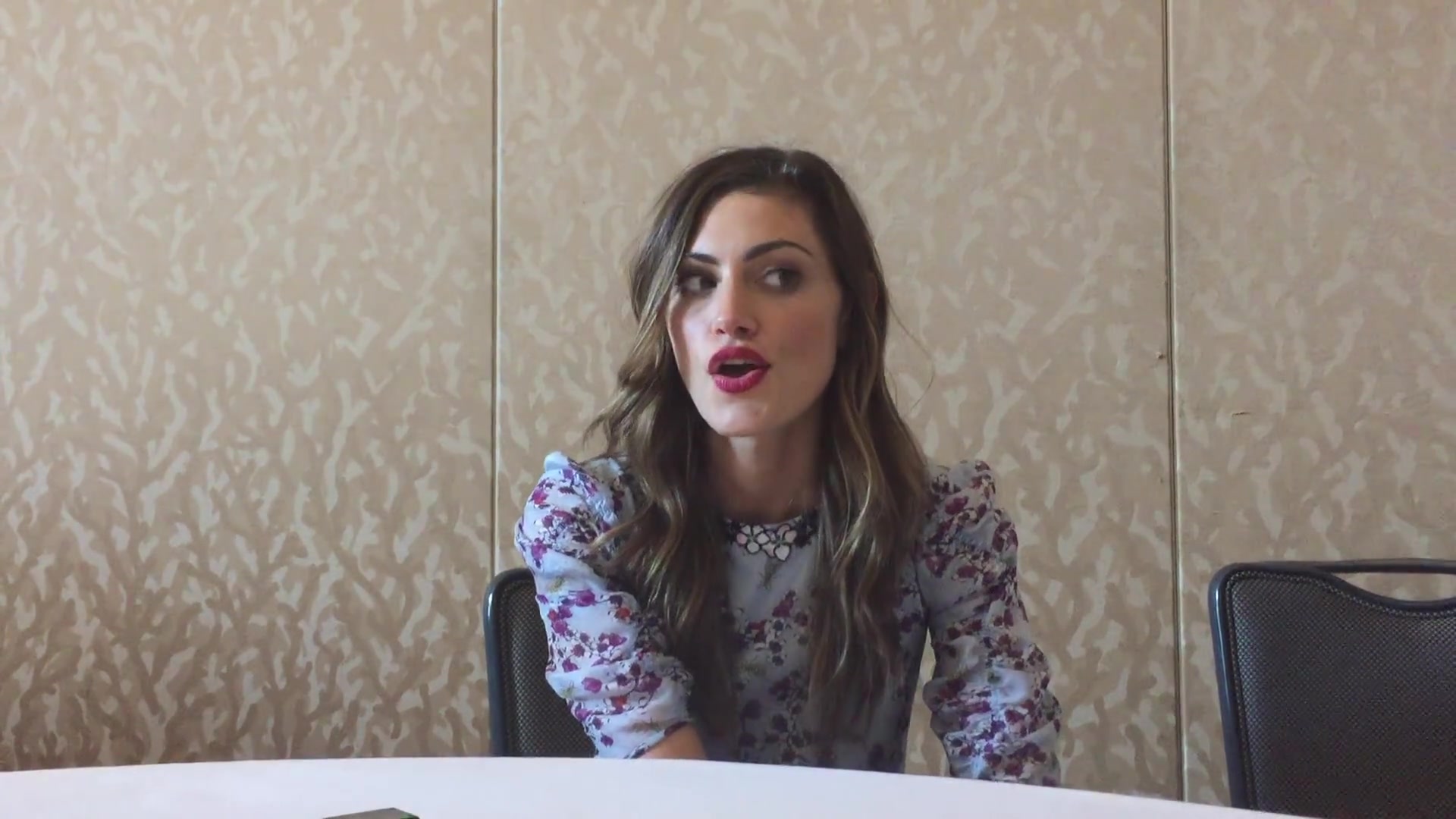 Phoebe Tonkin interrupted by Daniel Gillies - sdccsixteenptdg230 - Phoebe Tonkin Web